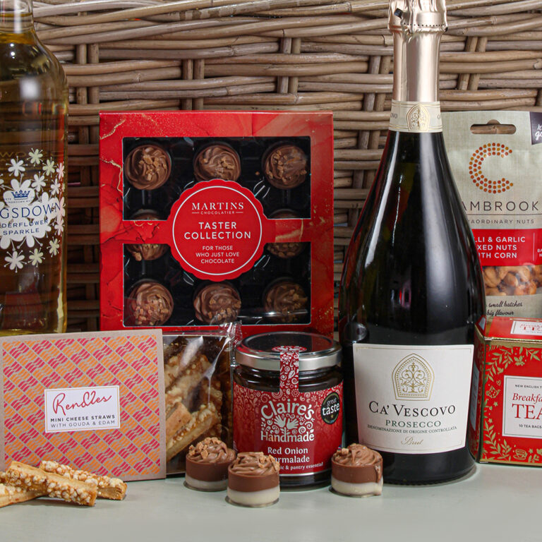 The Banquet Luxury Hamper | Wine and gourmet snacks