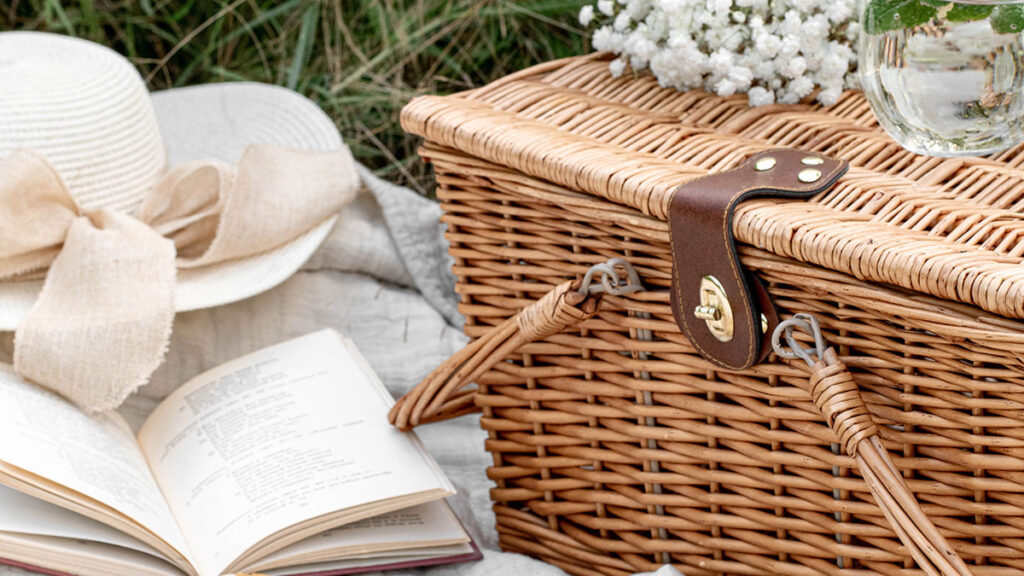 How to pack a hamper | Virginia Hayward